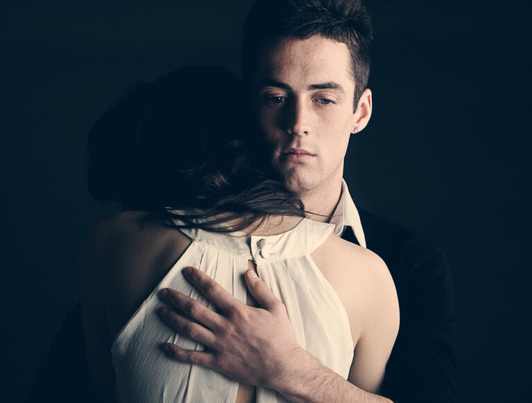 17 Signs of Hysterical Bonding and What They Really Mean – psychlove.co